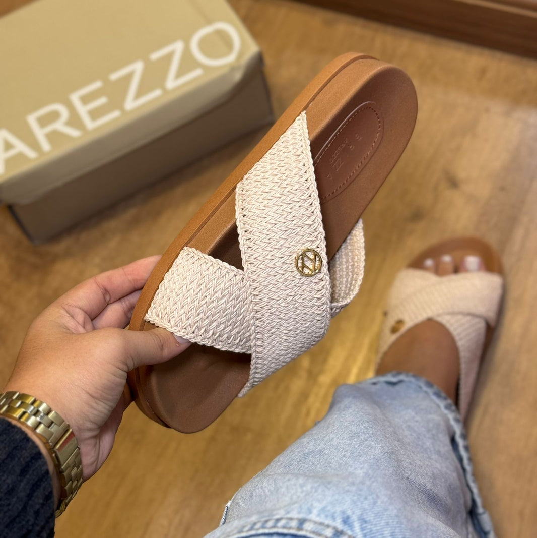 Arezzo - Sofisticação e Elegância em Cada Passo – Armazém dos Chinelos