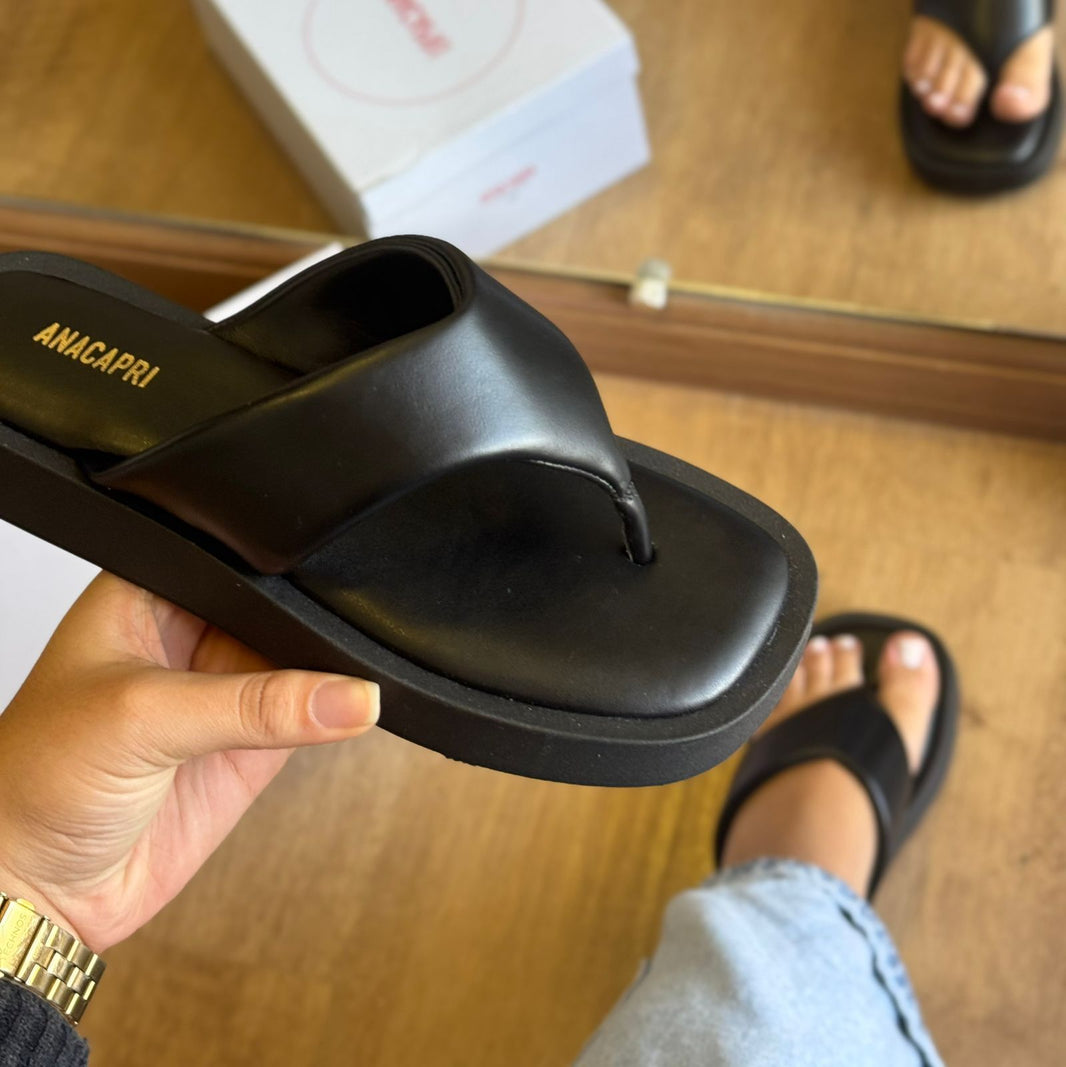 Ana Capri: Elegância e Conforto no Armazém dos Chinelo – Armazém dos ...